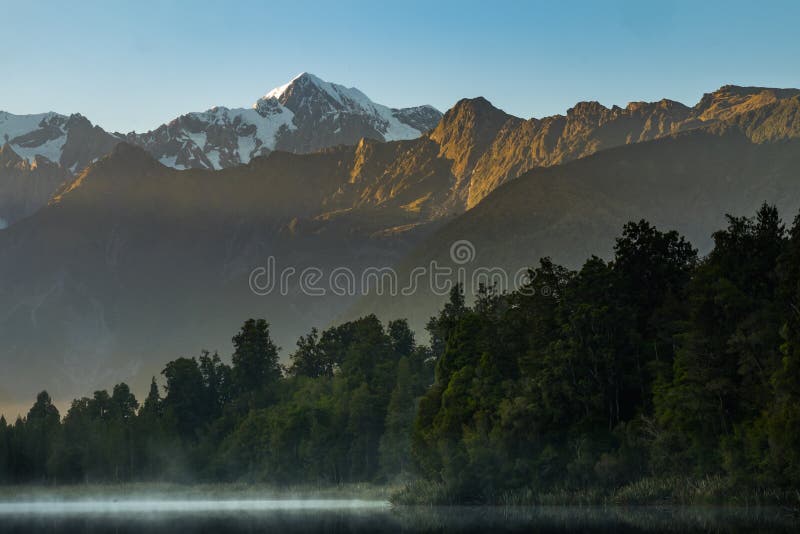 Lago Matheson Track, Nuova Zelanda Immagine Stock - Immagine di cielo ...