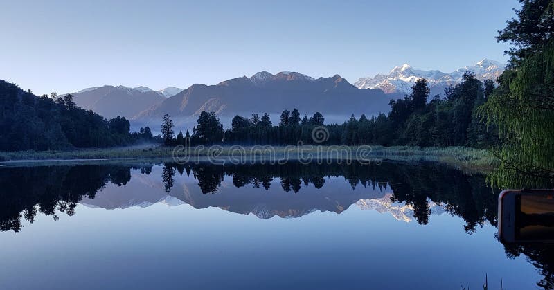 Lago Matheson, NZ foto de stock. Imagem de espelho, cozinheiro - 121453646