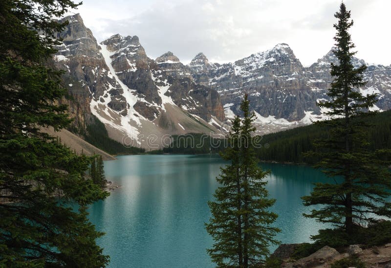 Lago moraine foto de archivo. Imagen de roca, hermoso - 5107728