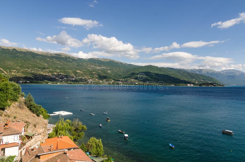 Lago Ohrid y las playas foto de archivo editorial. Imagen de lago ...