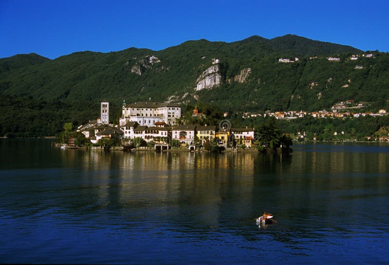 Lago Orta en Italia foto de archivo. Imagen de viaje, europa - 4810884