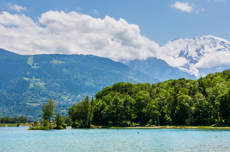 Lago Passy, Chamonix-Mont-Blanc, Francia Summer Fotografia Stock ...