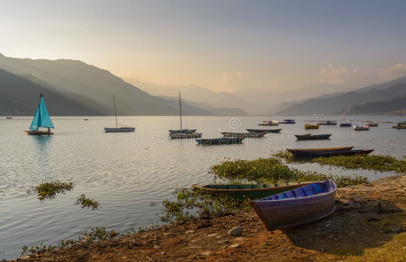 Lago Phewa em Pokhara foto de stock. Imagem de esporte - 36378698