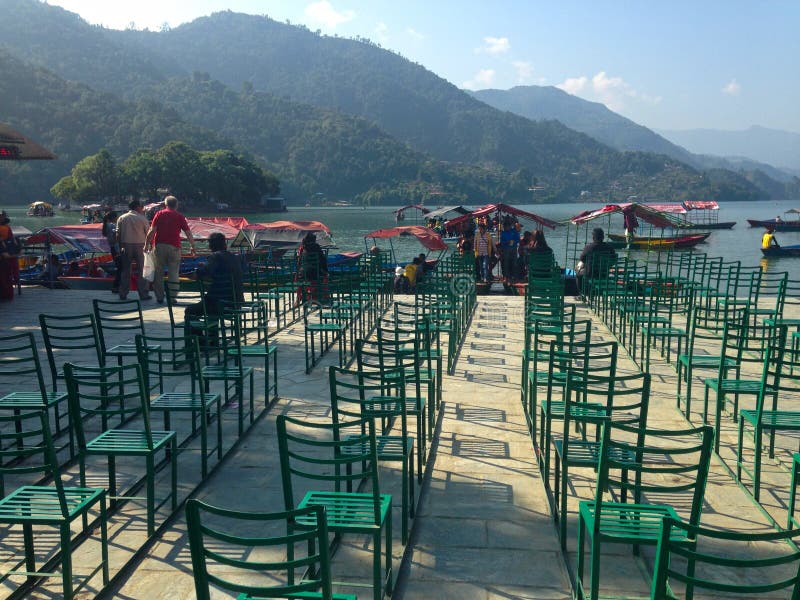 Lago Phewa en Pokhara fotografía editorial. Imagen de turista - 116840472