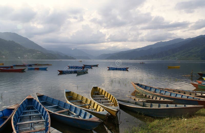 Lago Phewa, Pokra, Nepal immagine stock. Immagine di corsa - 14214343