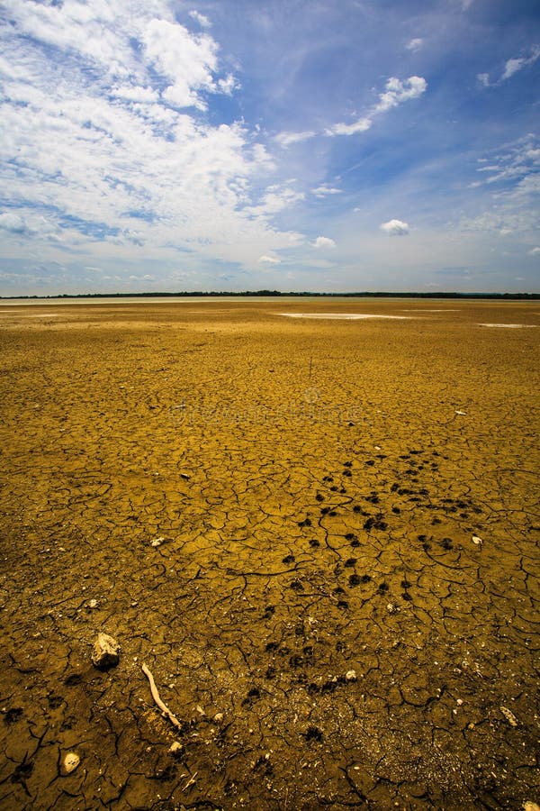 Lago seco imagen de archivo. Imagen de cantidad, carencia - 88069407