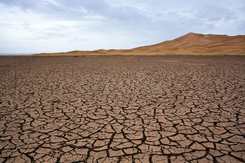 Lago seco en el Sáhara imagen de archivo. Imagen de extremo - 25518203