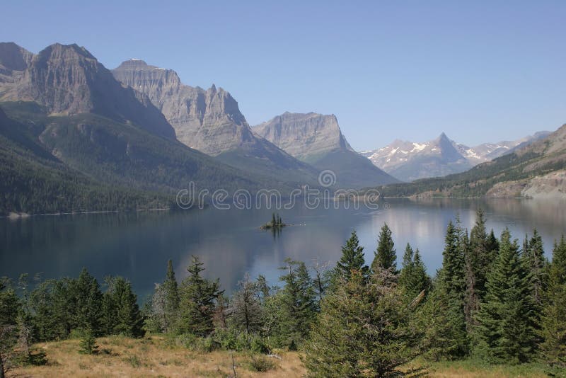 Lago st Mary immagine stock. Immagine di orizzontale - 15237307