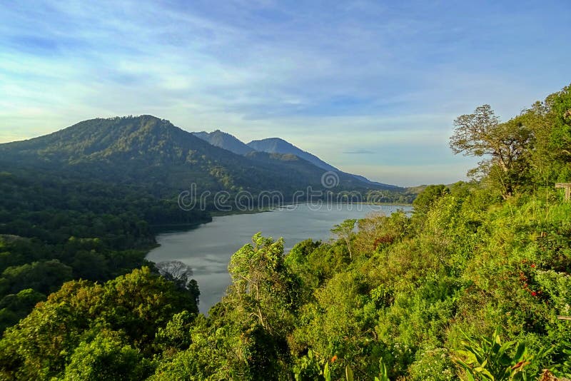 Lago Tamblingan Em Montanhas Do Balinese Imagem de Stock - Imagem de ...