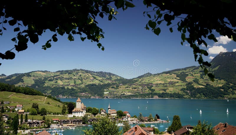 Lago Thun foto de archivo. Imagen de castillo, marina - 20020896
