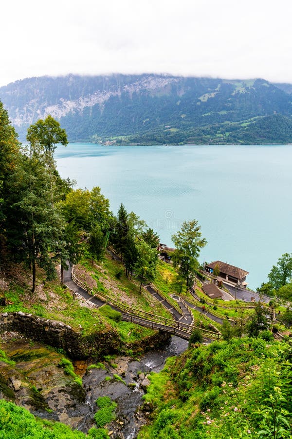 Lago Thun Con La Ciudad De Interlaken Imagen de archivo - Imagen de ...