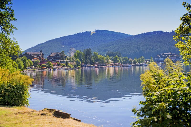 Lago Titisee foto de stock. Imagem de exterior, azul - 32738220
