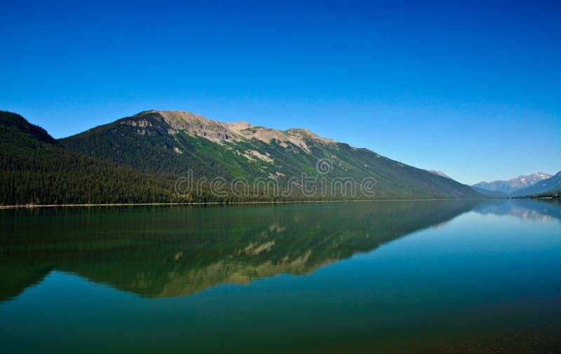 Lugar Calmo E Tranquilo Com O Prado Selvagem Sem Tocar No Nascer Do Sol ...