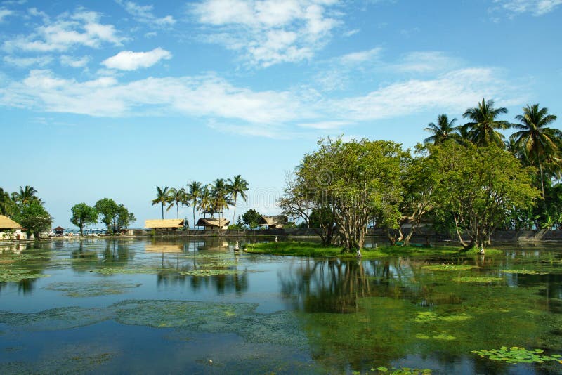 Lago Tropical Hermoso En La Isla De Bali Imagen de archivo - Imagen de ...