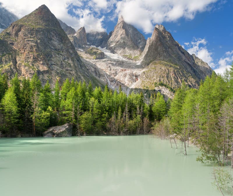 Lago Verde - Green Lake, stock image. Image of blue, blanc - 18079995