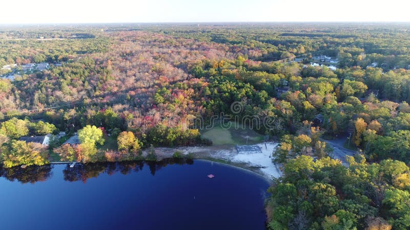 Lago View Aérea Y Colores De La Caída Almacen De Video - Vídeo de ...