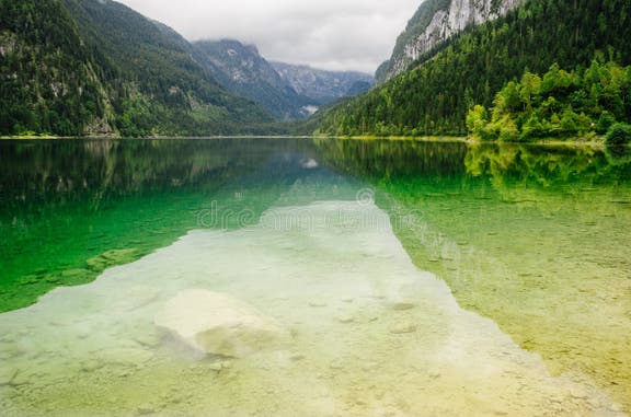 Lago Vorderer Gosausee, Montañas, Austria Foto de archivo - Imagen de ...