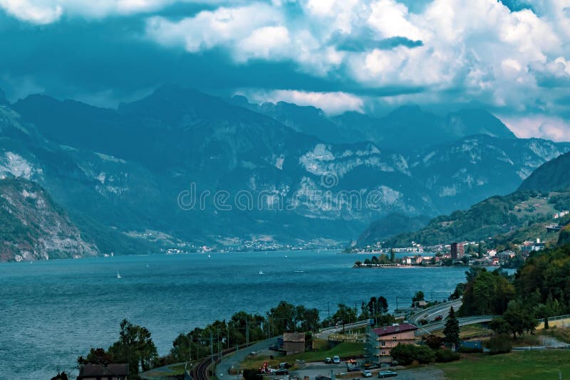Lago Walensee en Suiza foto de archivo. Imagen de suiza - 128006488