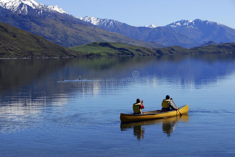 Lago Wanaka - Kayaking imagen de archivo. Imagen de turismo - 17897007