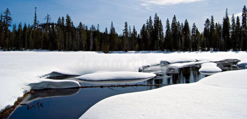 Lago winter foto de archivo. Imagen de claro, congelado - 14485350