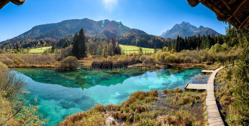 Lago Zelenci en Eslovenia imagen de archivo. Imagen de colores - 62089775 Lago Zelenci en Eslovenia imagen de archivo. Imagen de colores - 62089775