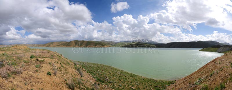 Lago zernek imagen de archivo. Imagen de terreno, acantilado - 270797075