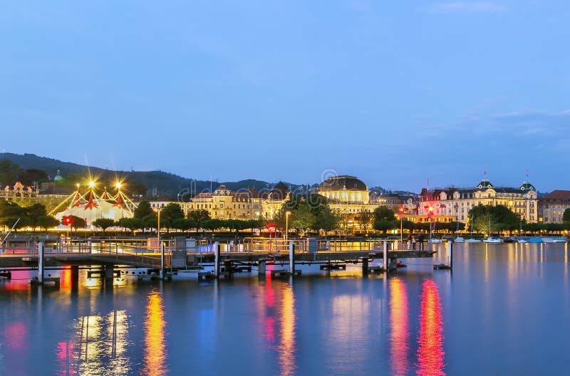 El Lago Zurich Es Un Lago En Suiza Imagen editorial - Imagen de tarde ...