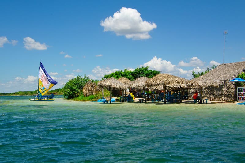 Lagoa azul editorial photo. Image of lake, sunset, tourism - 74433301