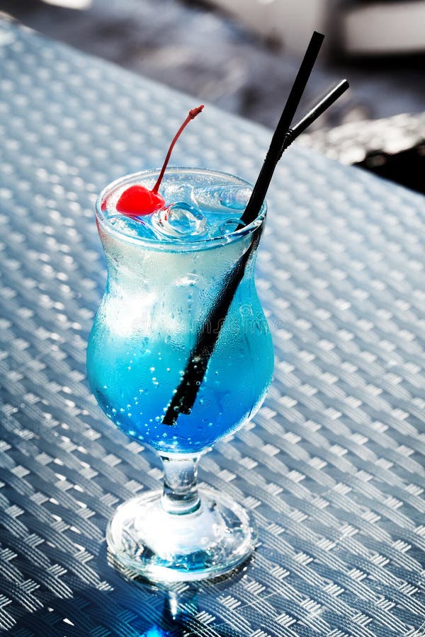 Coctail azul da lagoa imagem de stock. Imagem de azul - 120313241