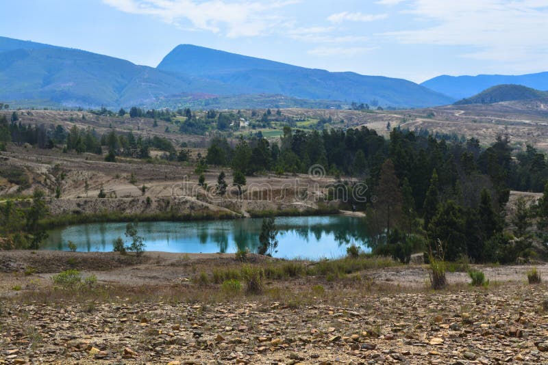 Lago Azul En Un Desierto En Boyaca Colombia Imagen de archivo - Imagen ...