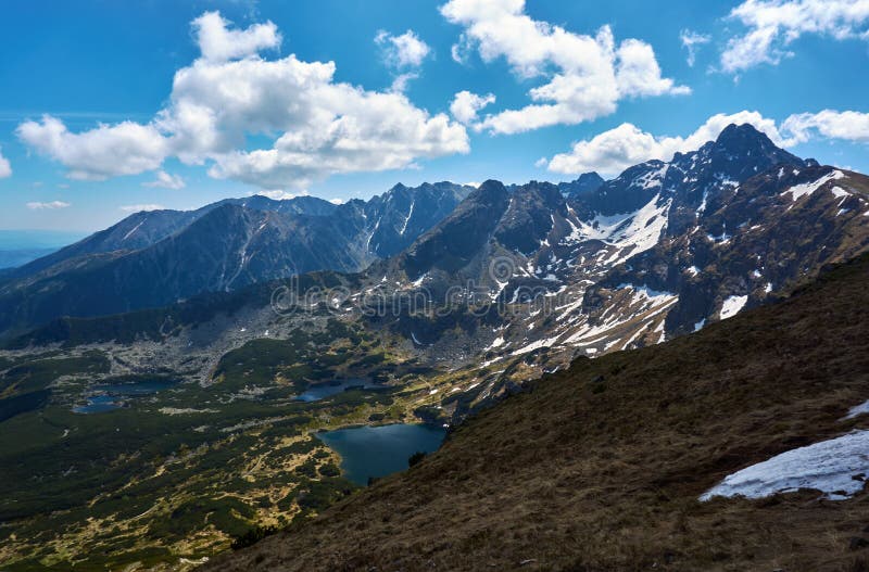 Lagos Glaciales Y Picos Rocosos Imagen de archivo - Imagen de roca ...