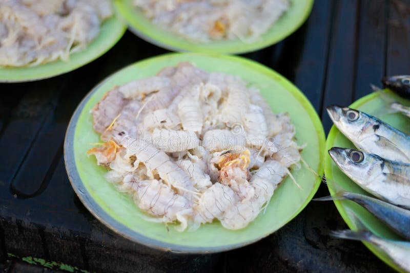 Lagostas Com Os Ingredientes Na Tabela Foto de Stock - Imagem de ...