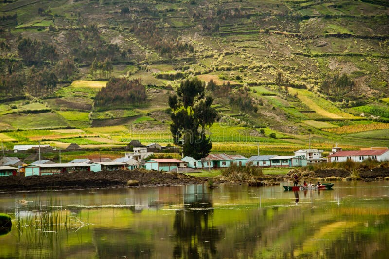Vista De La Laguna Colta Situada Cerca De La Ciudad De Riobamba Capital ...