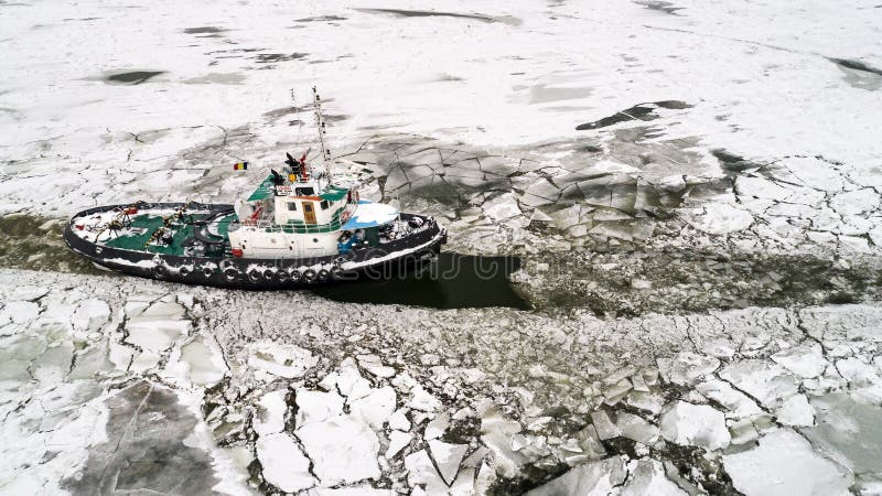 Eisbrecherbruch Das Eis Auf Der Donau Redaktionelles Stockfoto - Bild ...