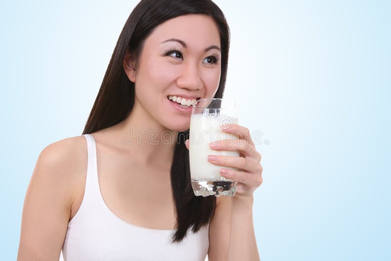 Lait De Consommation De Jeune Fille Photo Stock Image Du Fille Yeux
