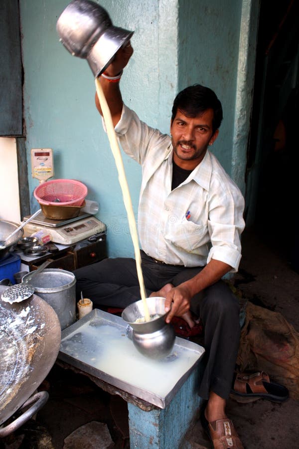 Laitier image stock éditorial. Image du lait, événement - 26716694