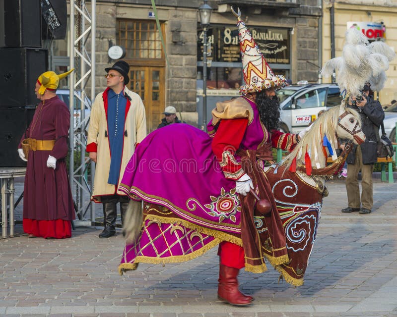 Lajkonik em krakow foto editorial. Imagem de feito, chapéu - 39342391