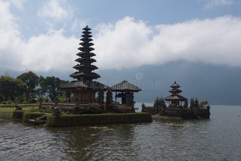 Lake Bratan Temple Picture. Image: 6423136