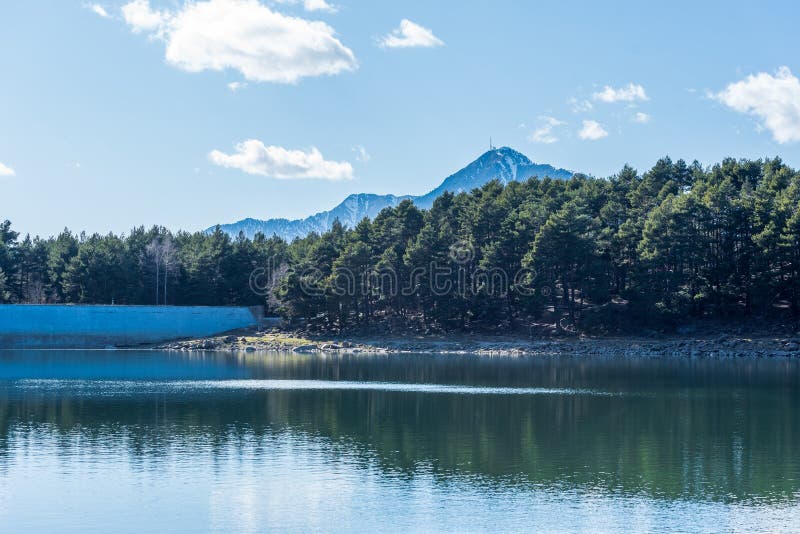 Lake Engolasters in the Pyrenees. Escaldes Engordany, Andorra in Winter ...