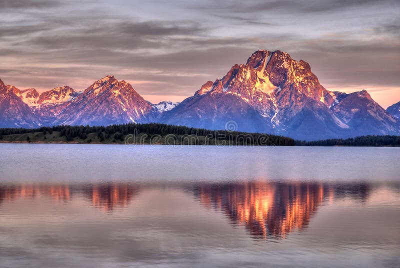 Lake Jackson Sunrise stock photo. Image of snow, mountains - 13353254
