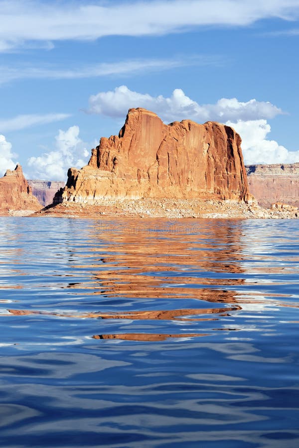 Red Cliffs and Water of the Lake Powell Stock Image - Image of mesa ...