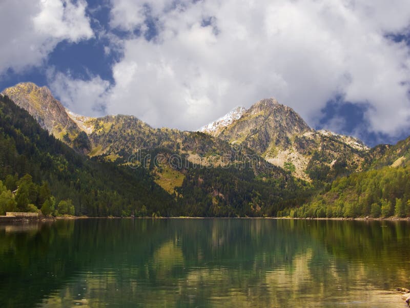 Lake in Pyrenees stock image. Image of grass, leaves - 11361691