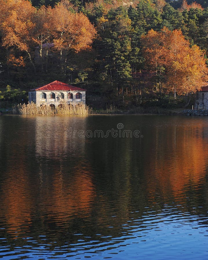 Lake reflections in fall stock image. Image of color - 18186959