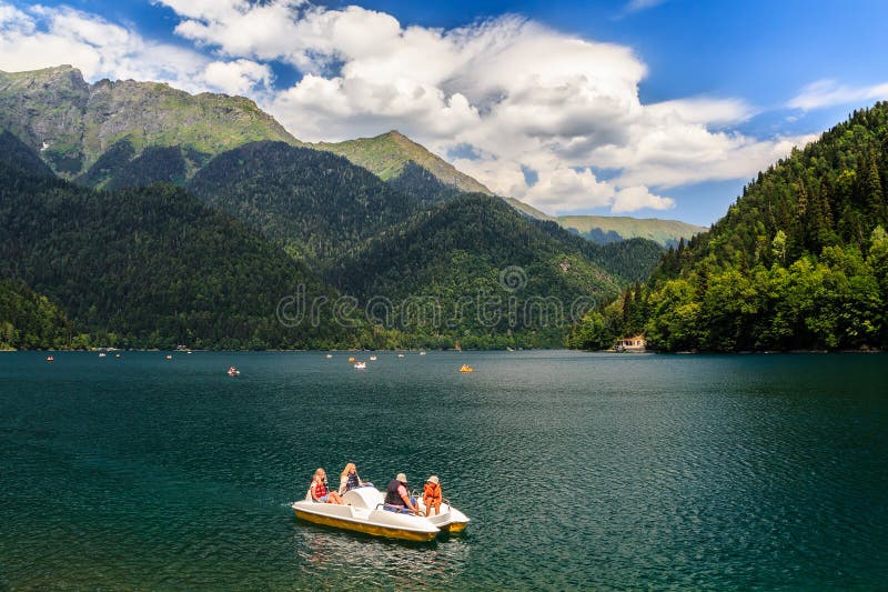Lake Ritsa in Abkhazia editorial stock image. Image of abhazia - 73452039