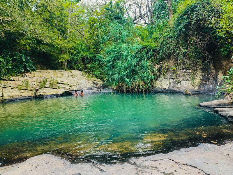 Ravana Falls editorial stock image. Image of tree, srilanka - 275573209