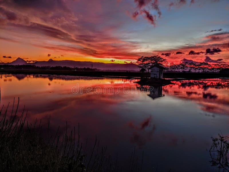 Lake sunsite mount stock image. Image of dusk, morning - 200347617