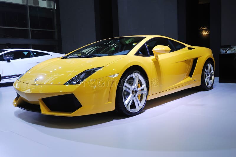 Lamborghini Amarillo, Cupé De Gallardo LP 550-2 Foto de archivo ...
