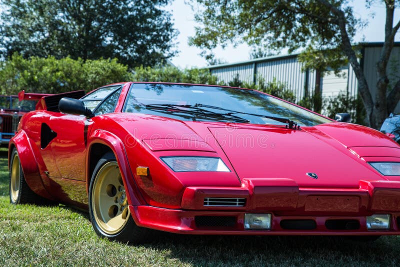 Lamborghini rouge Countach image stock éditorial. Image du rouge - 71971229