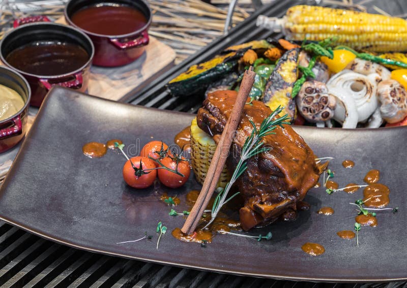 Lammrippen stockbild. Bild von rosmarin, braten, verkleidung - 117047209