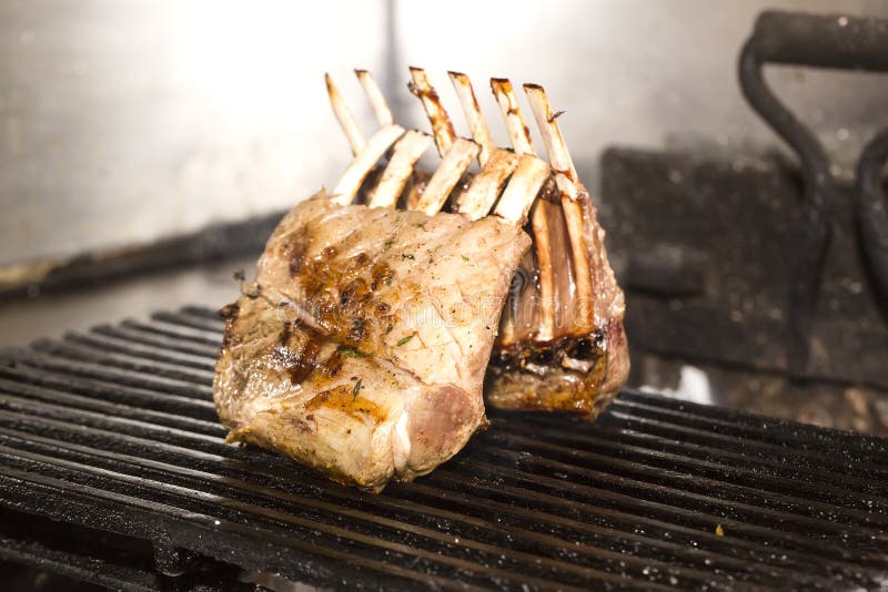 Lammrippen Gekocht Auf Dem Grill Stockfoto - Bild von nahaufnahme ...